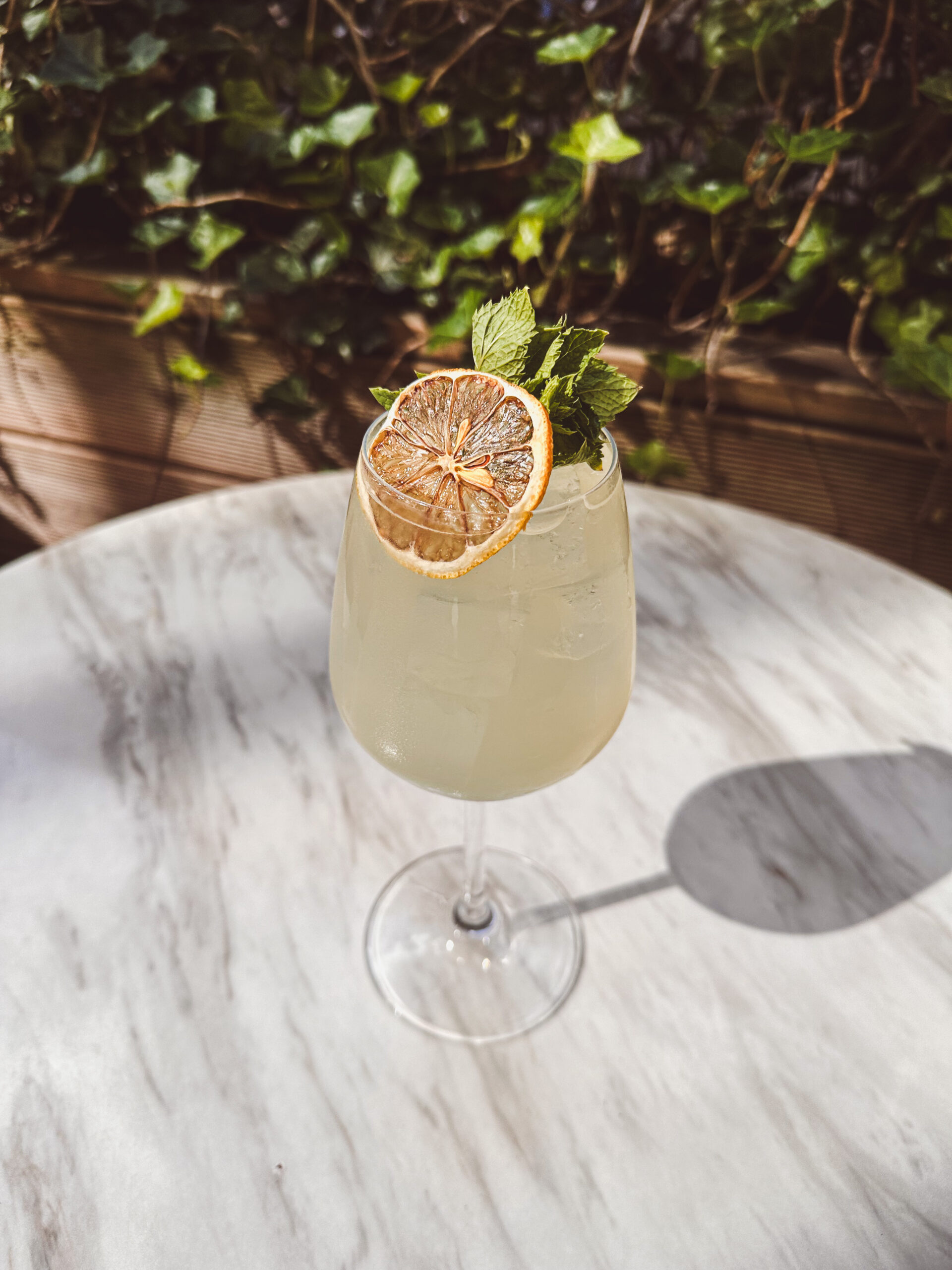 June – Cocktailbar